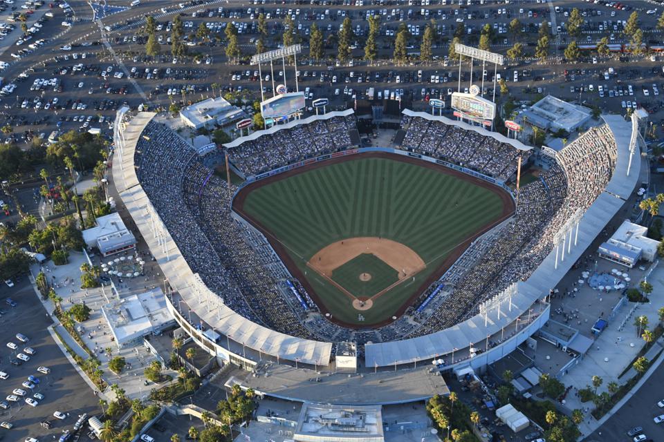 5 Stadiums Every Baseball Fan Should Visit At Least Once In His Life - iSportsWeb